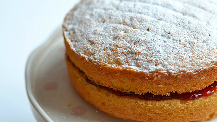 Hazelnut sponge cake with raspberry chocolate cream - Starts at 60