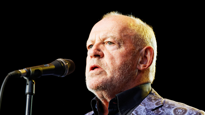 Joe Cocker dies at 70 - Starts at 60