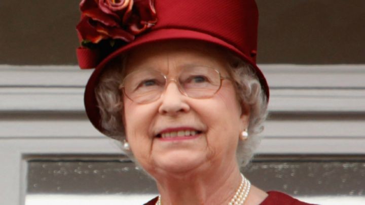 Striking new images of the Queen and her people - Starts at 60