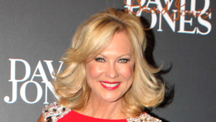 Holy smokes! Kerri-Anne looks sizzling in red as she sidles up to Hugh ...