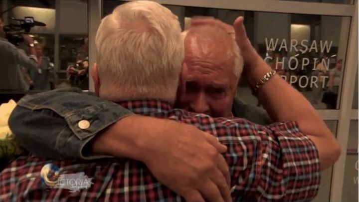 Separated by WW2, see these twin brothers finally meet for the first ...