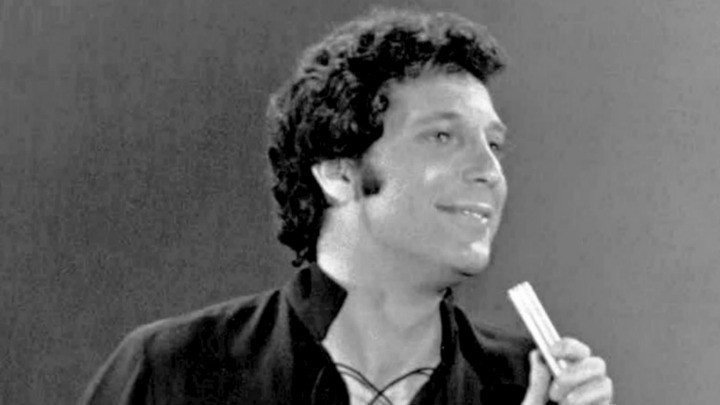 Brutal but honest: Tom Jones opens up about long-term marriage - Starts ...