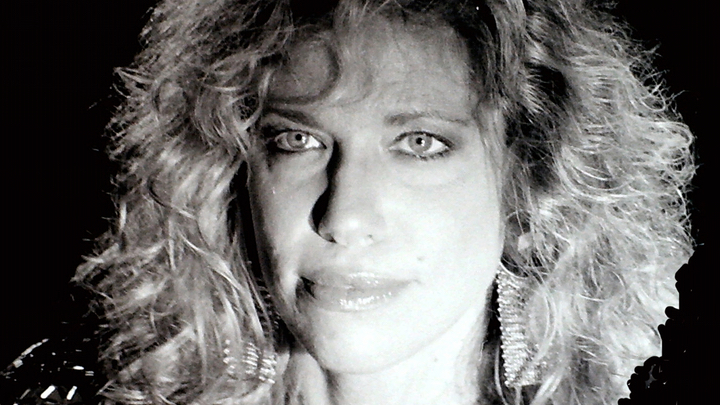 A look back at the astonishing Carly Simon - Starts at 60