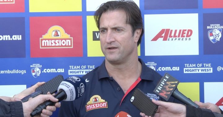 Luke Beveridge shows what being in a team is all about - Starts at 60