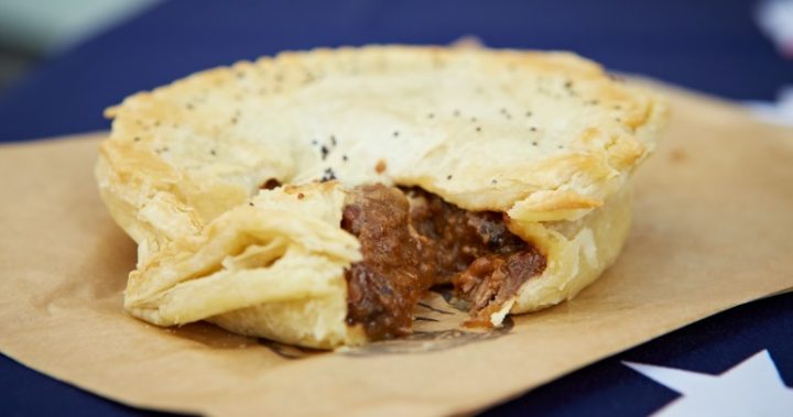 The most ‘Aussie’ fight ever! Bakery abuses customer over bad pie ...