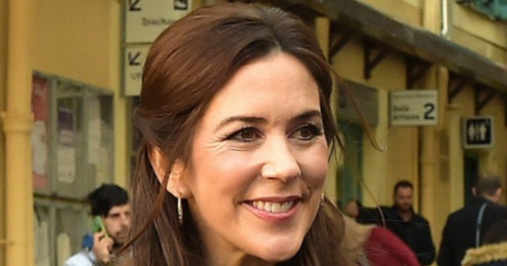 Beautiful Princess Mary glows in stunning silver gown for New Year’s ...