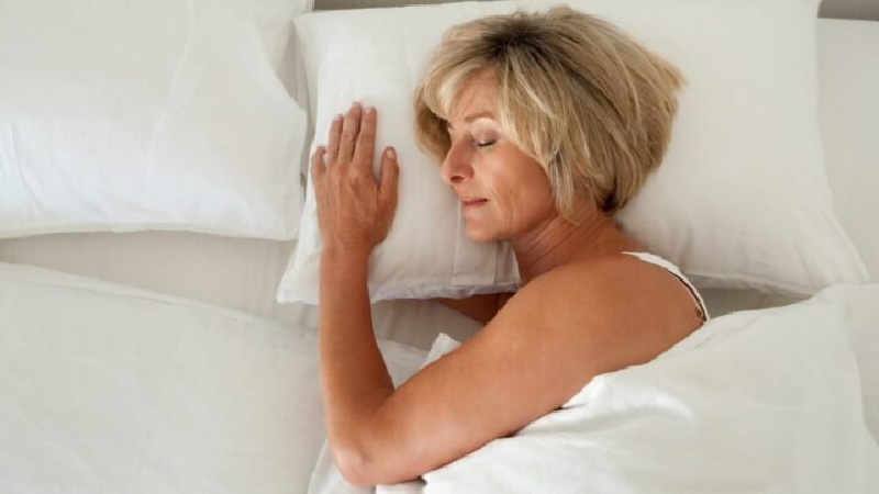 Hit the snooze button on poor sleep: Top tips for sleeping better at ...