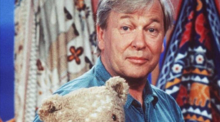 Beloved Australian entertainer and Play School host John Hamblin dies ...