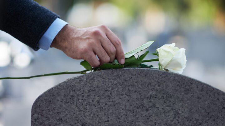 Funeral planning checklist: Essential steps for a smooth and memorable ...