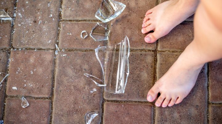 Remove broken glass from your foot with this easy at-home trick ...