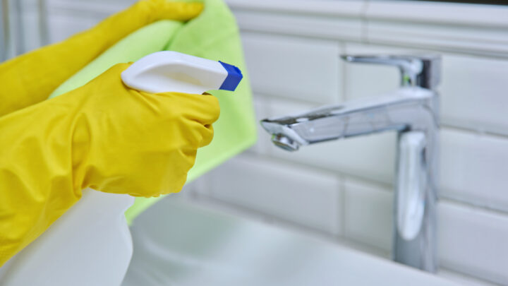 The cheap and easy cleaning trick banishing streaks and fingerprints ...