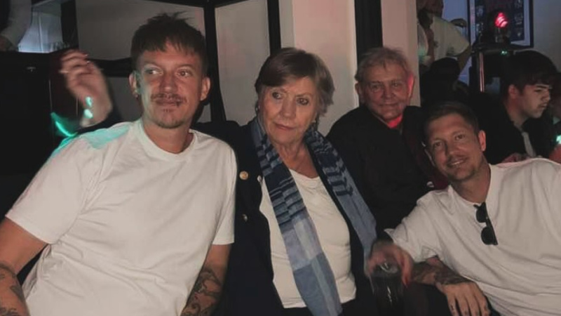 John Farnham met with moving tribute during rare public appearance ...