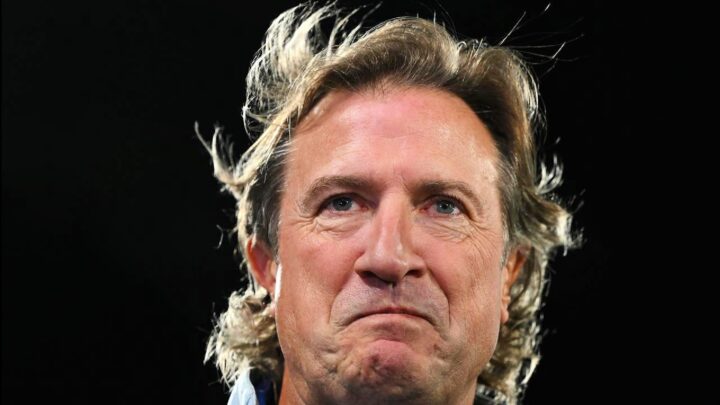 Bulldogs coach Beveridge expands on slamming AFL - Starts at 60